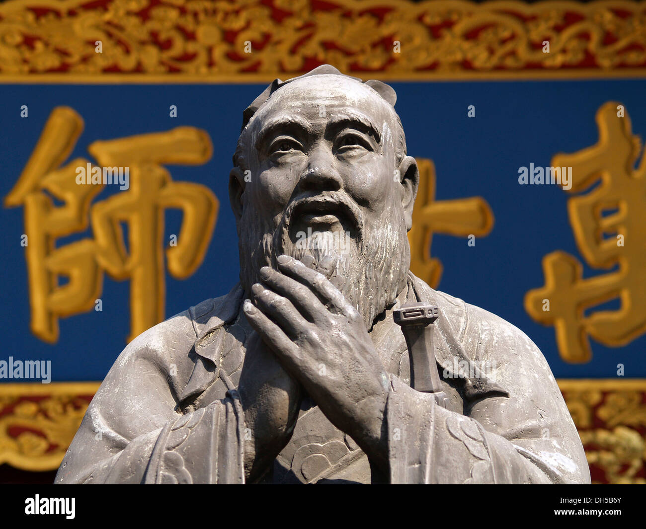 Confucius statues hi-res stock photography and images - Alamy