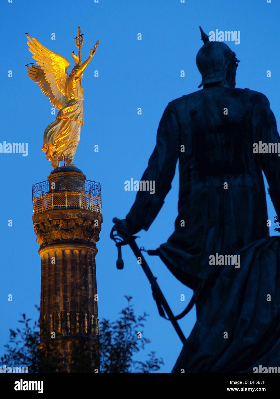 Berlin Victory Column and statue of Bismarck, Berlin Stock Photo - Alamy