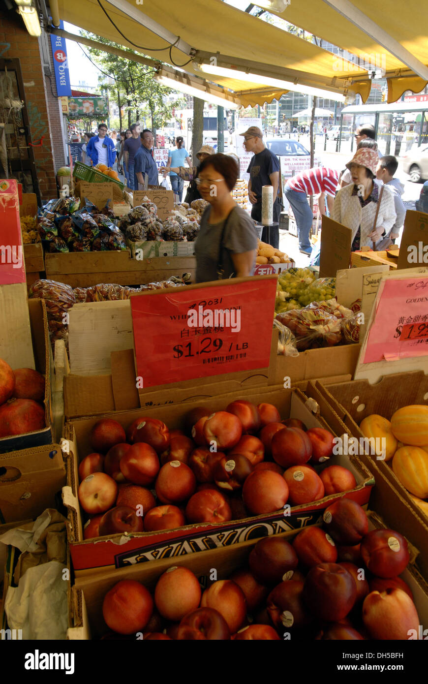 Fruit market, Chinatown, Toronto Stock Photo - Alamy