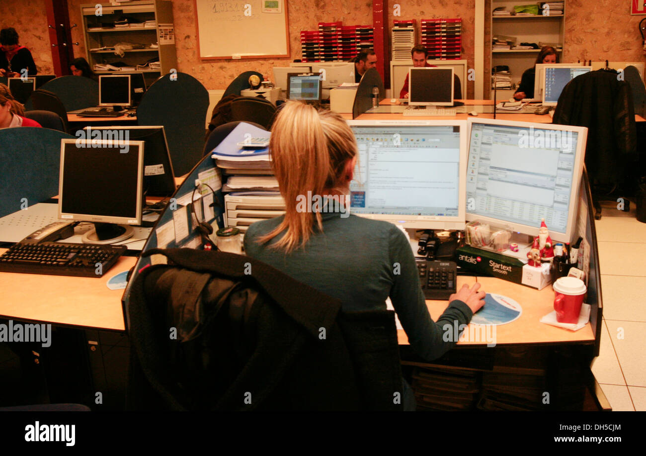Call centre office large office hi-res stock photography and images - Alamy