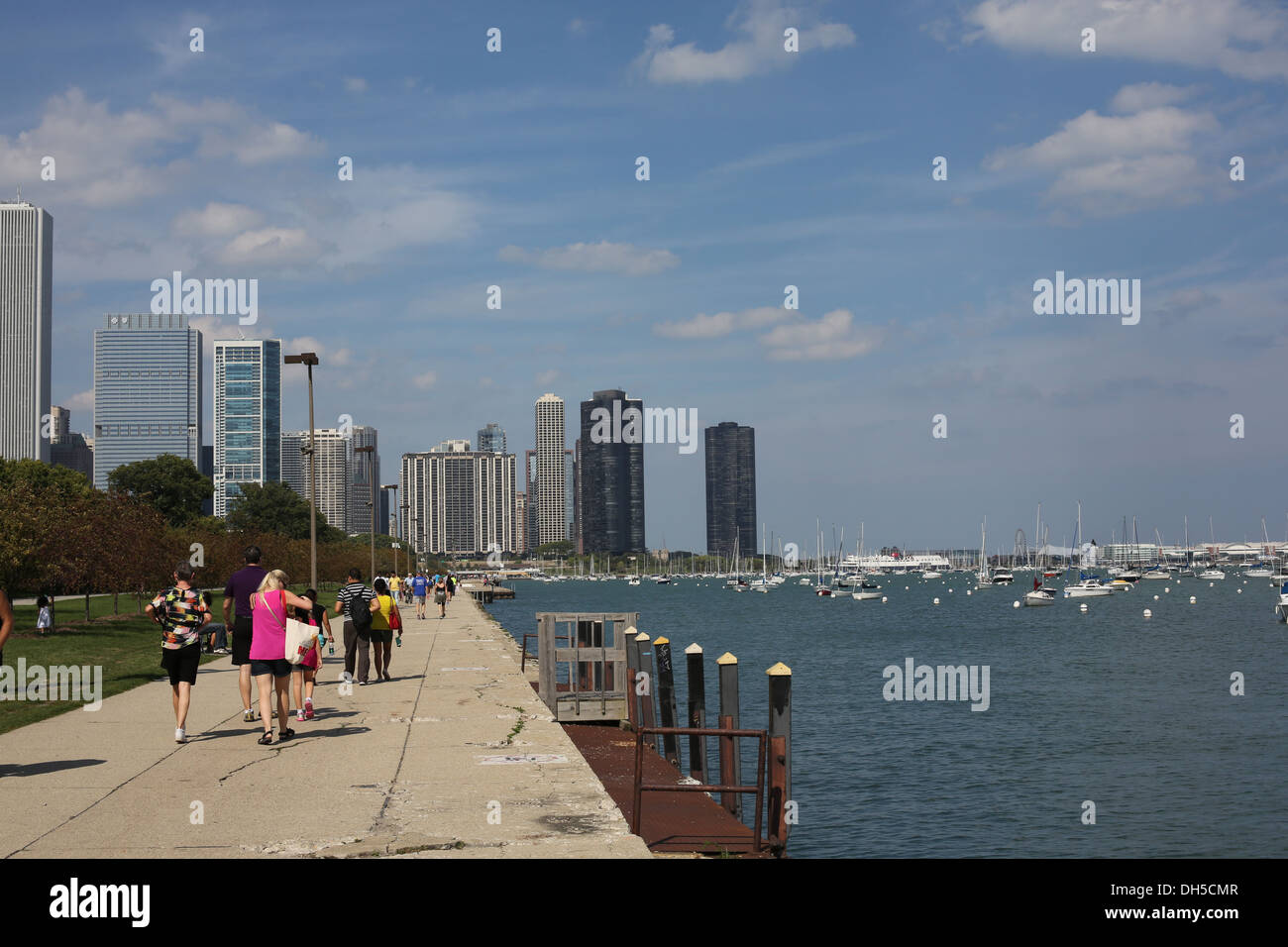 Tourists walking along boats hi-res stock photography and images - Alamy