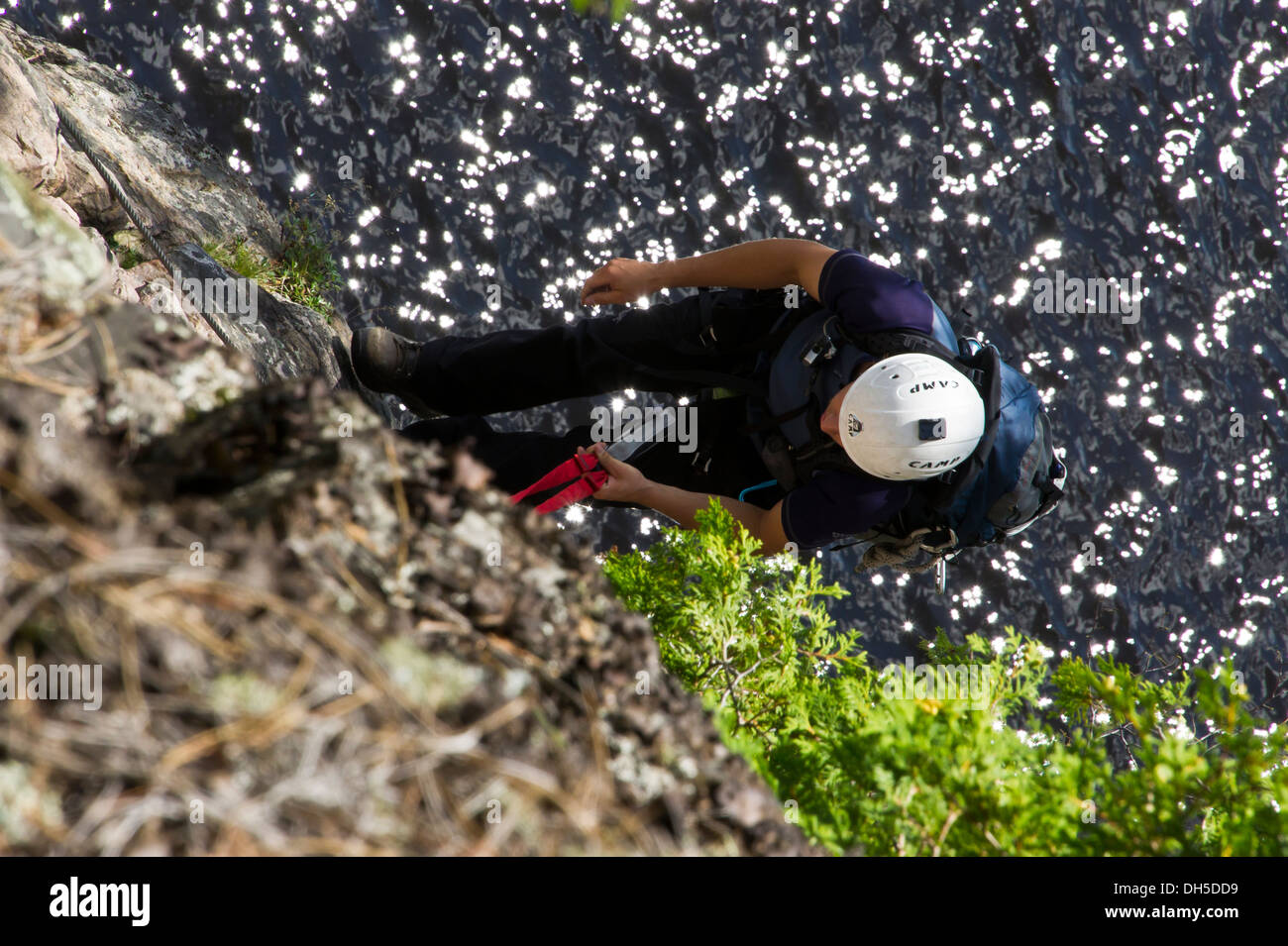 Cliff climbing hi-res stock photography and images - Alamy