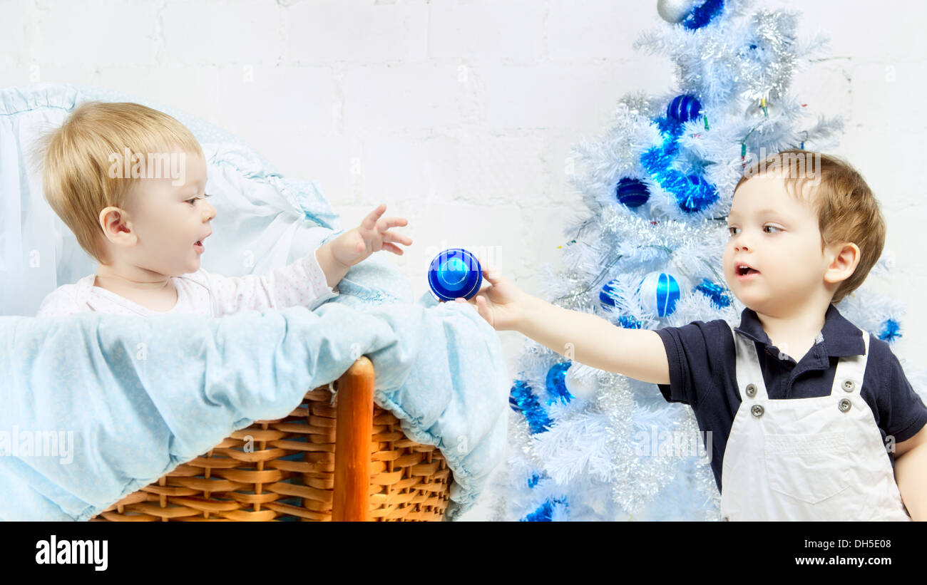 3 friends laughing hi-res stock photography and images - Alamy