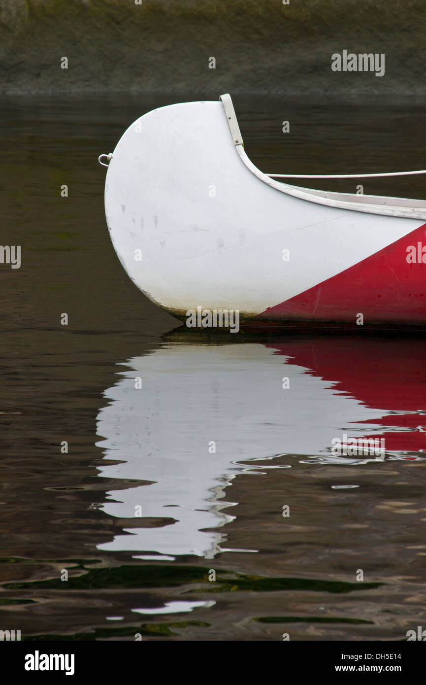 canoe prow on still water Stock Photo - Alamy
