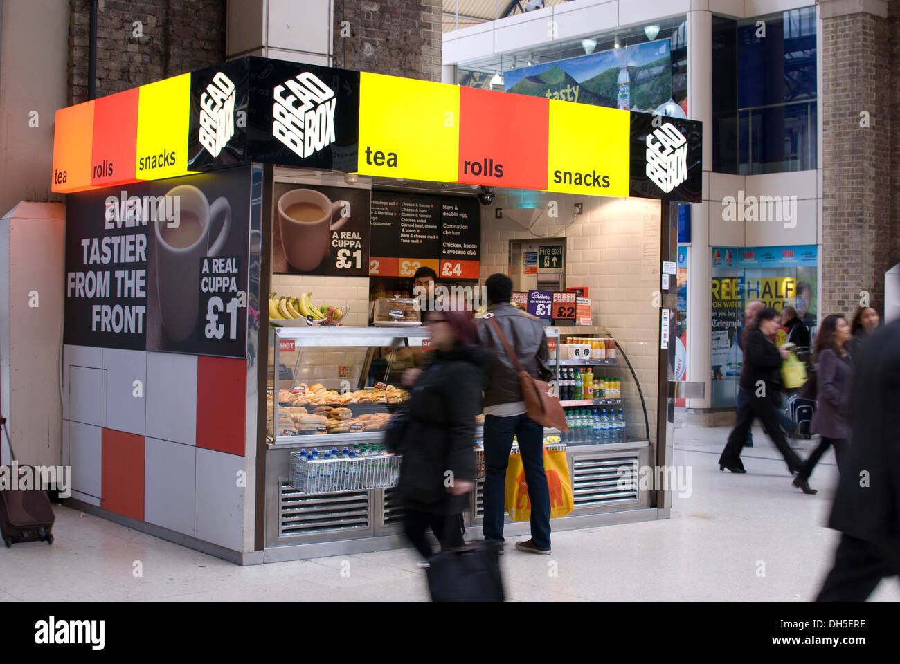 Victoria station, London Stock Photo - Alamy