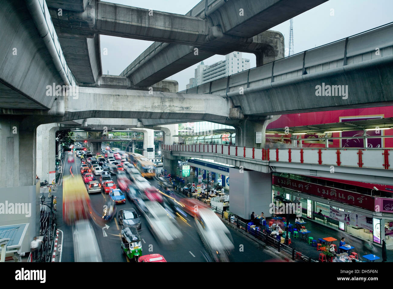 BTS Skytrain, Siam Square, Bangkok, Thailand Stock Photo - Alamy