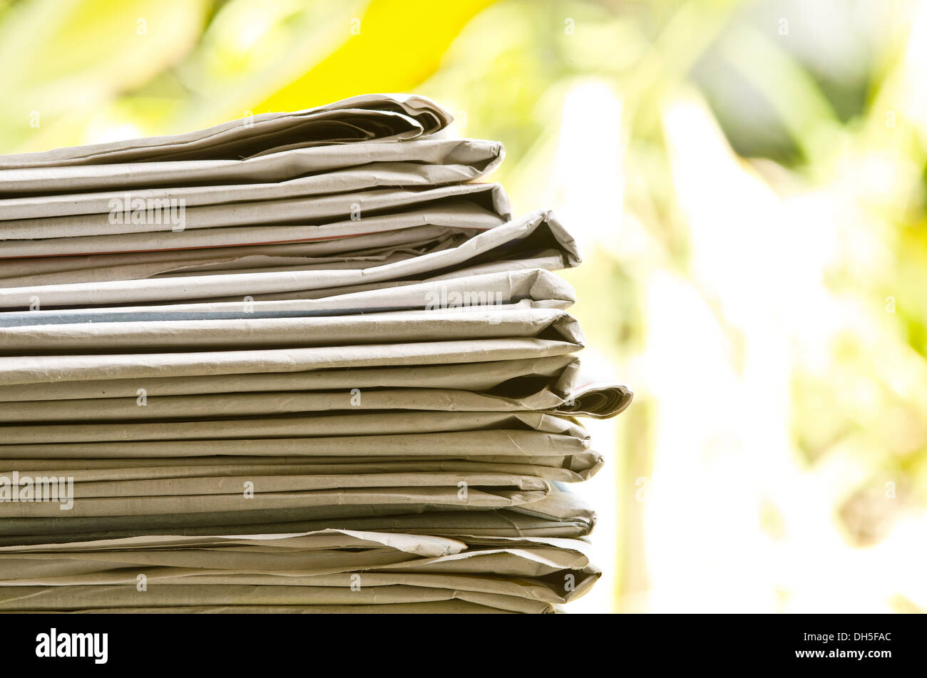 Newspapers pile hi-res stock photography and images - Alamy