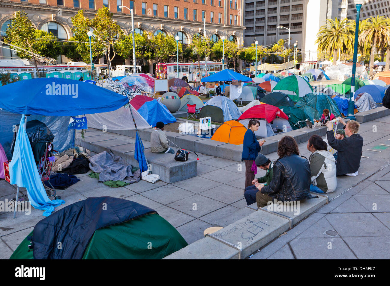 November 18, 2011: Occupy Wall Street San Francisco protesters tents on ...