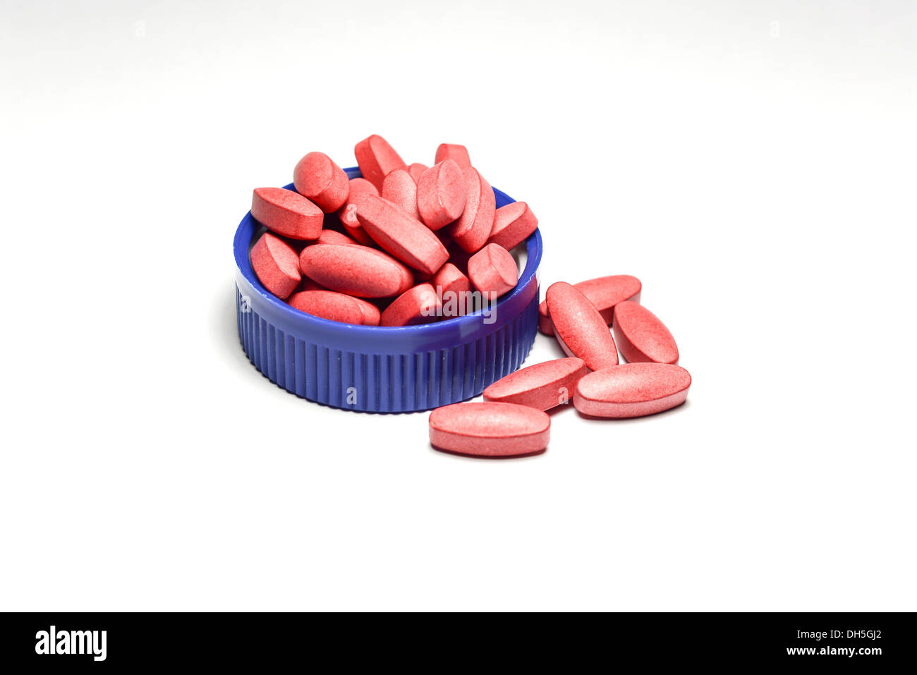 Red tablet pill round hi-res stock photography and images - Alamy