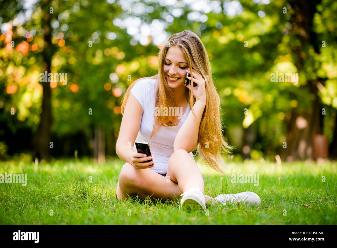 Multitasking girl hi-res stock photography and images - Alamy