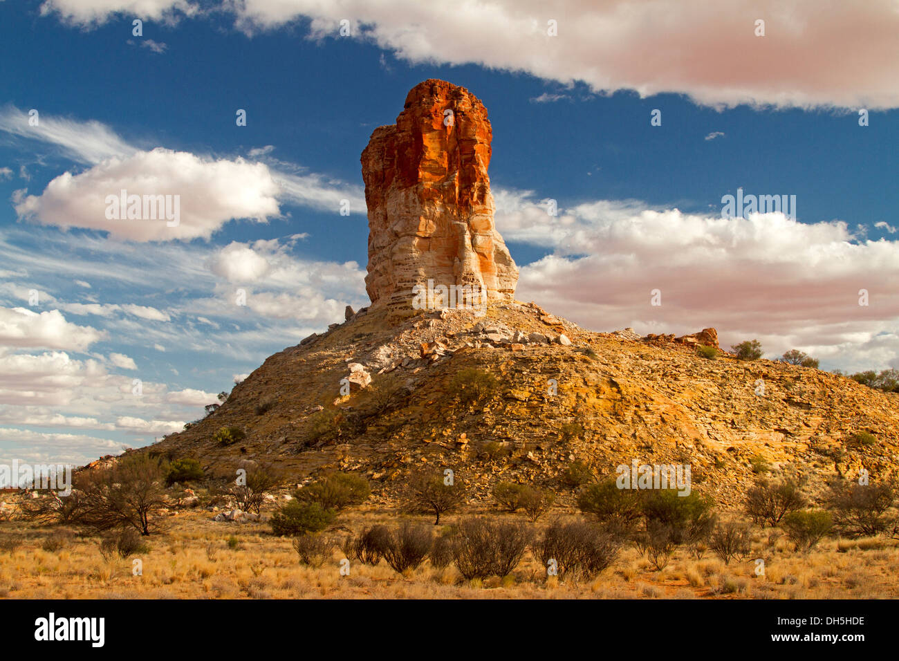Stark Australian outback landscape - immense red rocky column Chambers ...