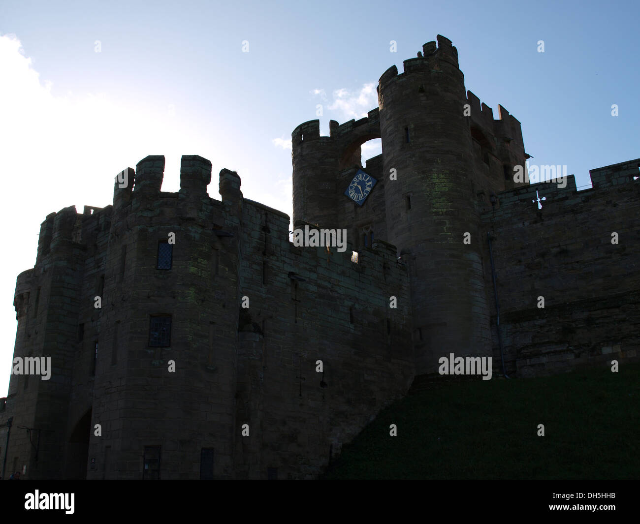 Castle portcullis hi-res stock photography and images - Alamy