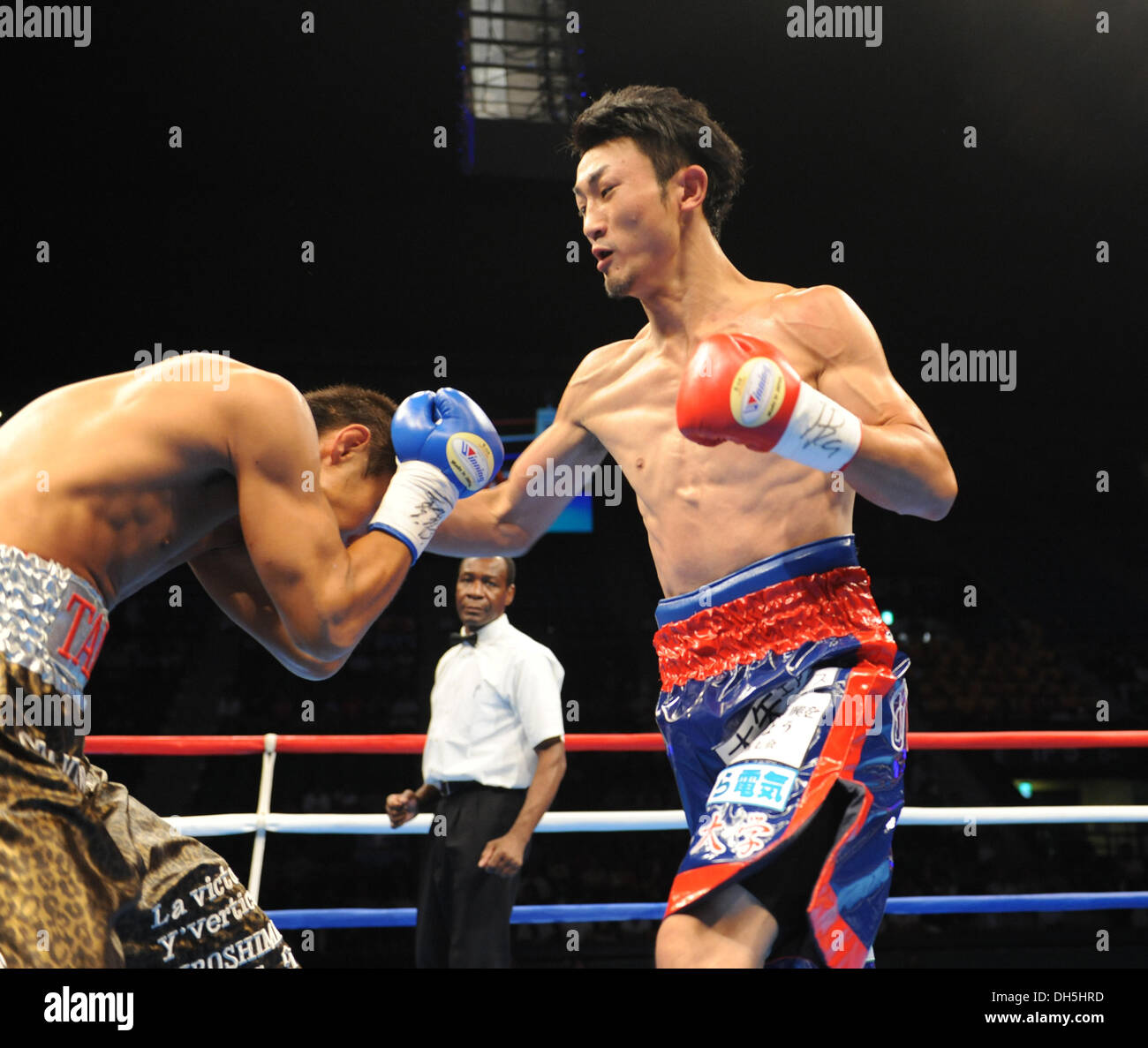 Tokyo, Japan. 25th Aug, 2013. (L-R) So Takenaka, Keita Obara Boxing ...