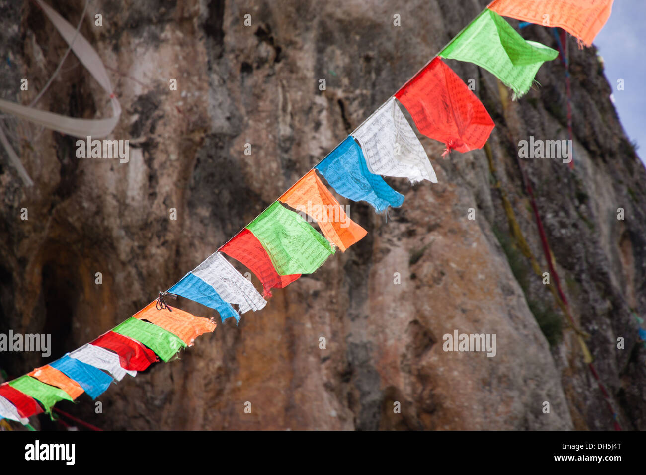 Prayer flags in Litang China near the Holy mountain Stock Photo - Alamy