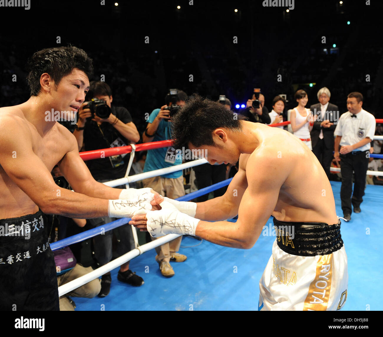 Tokyo, Japan. 25th Aug, 2013. (L-R) Akio Shibata, Ryota Murata (JPN ...