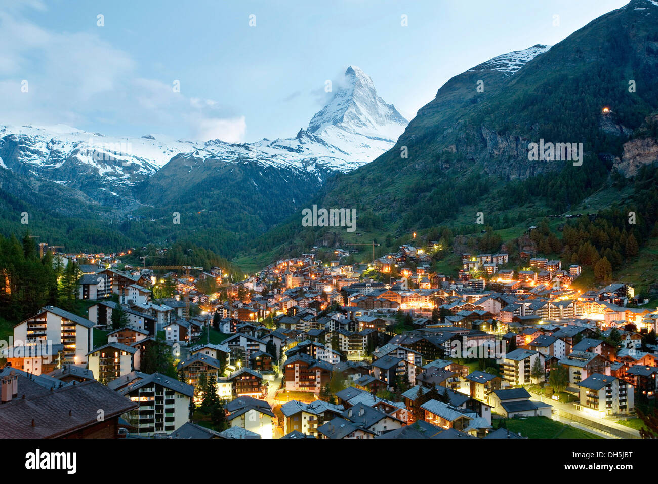 Zermatt in the Matter valley with the Matterhorn, at dusk, Zermatt ...