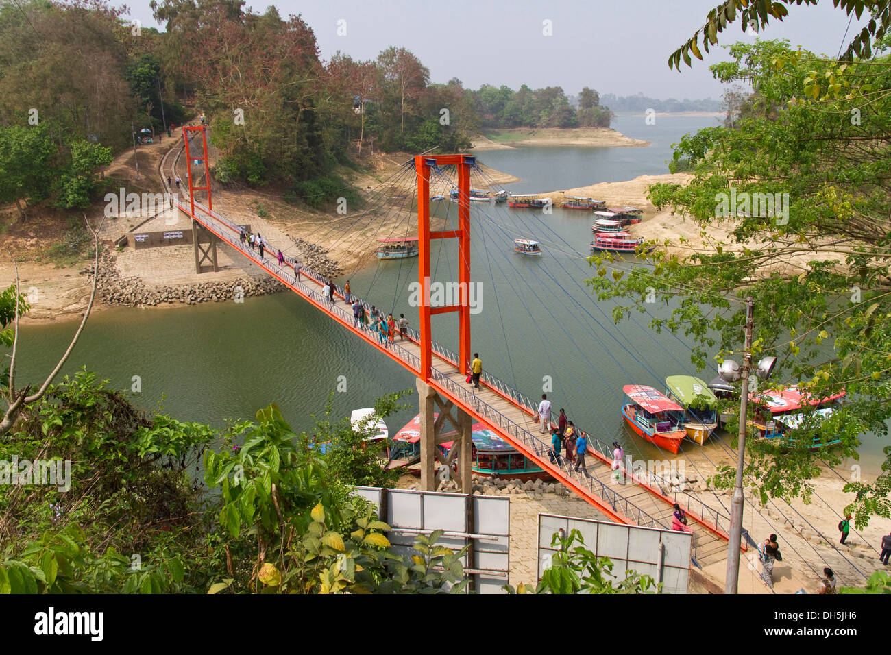 Red suspension bridge, Jhulonto Bridge in Rangamati, Kaptai Lake ...
