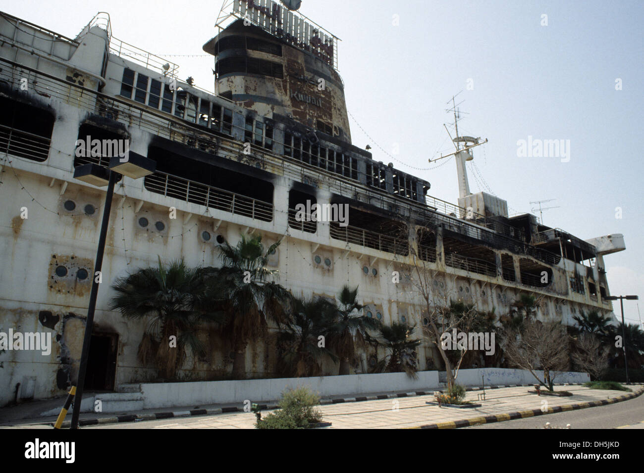Kuwait city 1991 hi-res stock photography and images - Alamy