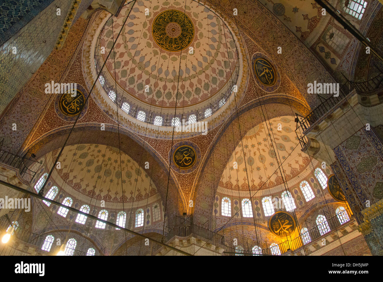 Interior dome mosque hi-res stock photography and images - Alamy