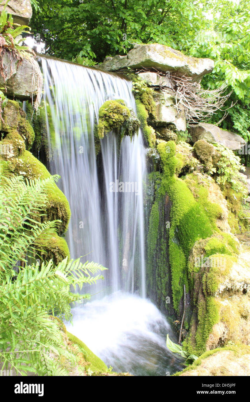 Waterfall castle hi-res stock photography and images - Alamy