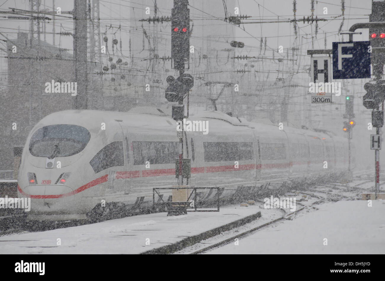 Overhead storm hi-res stock photography and images - Alamy