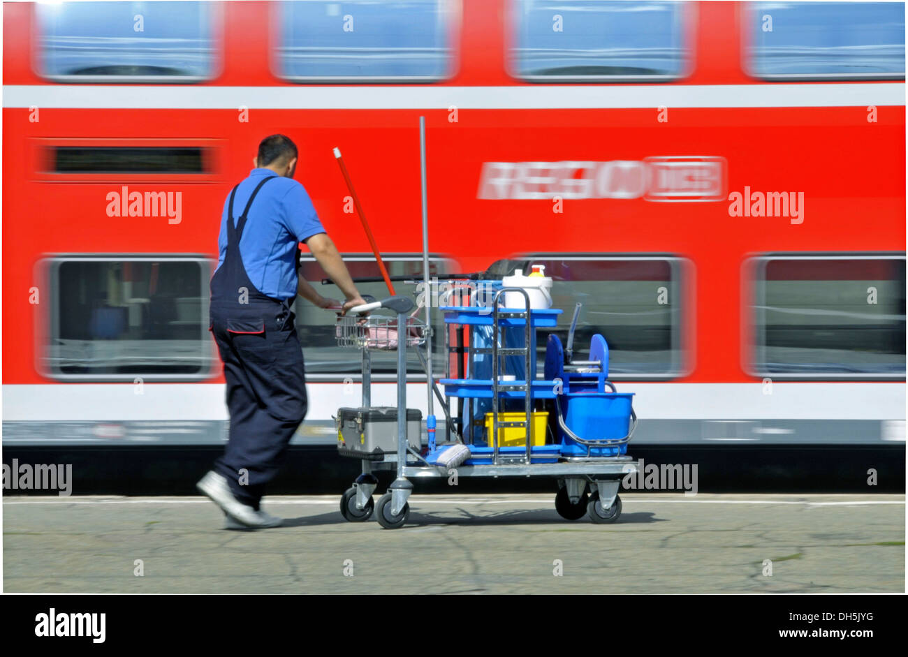 Cleansing station hi-res stock photography and images - Alamy