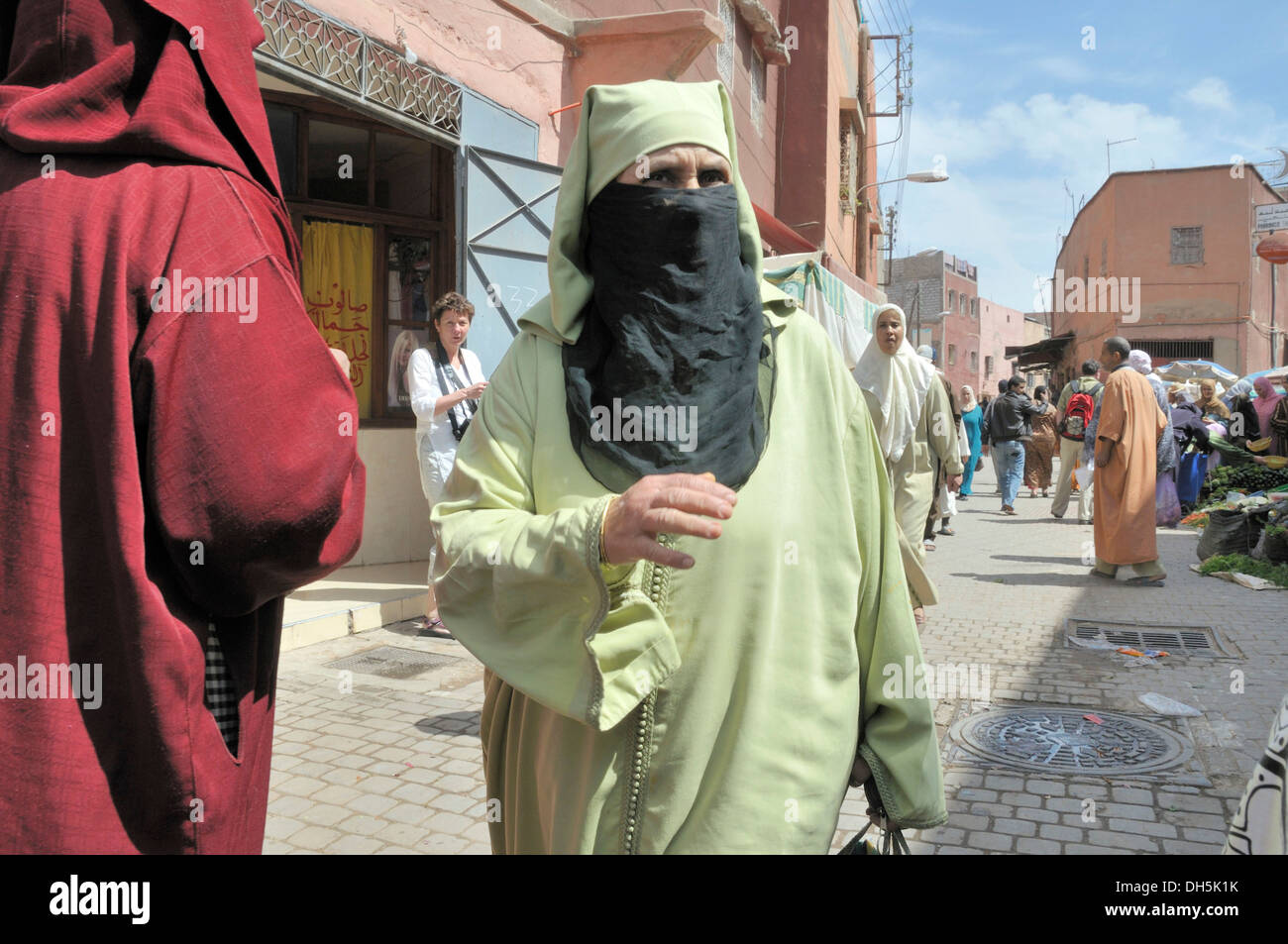 Wearing a niqab hi-res stock photography and images - Alamy