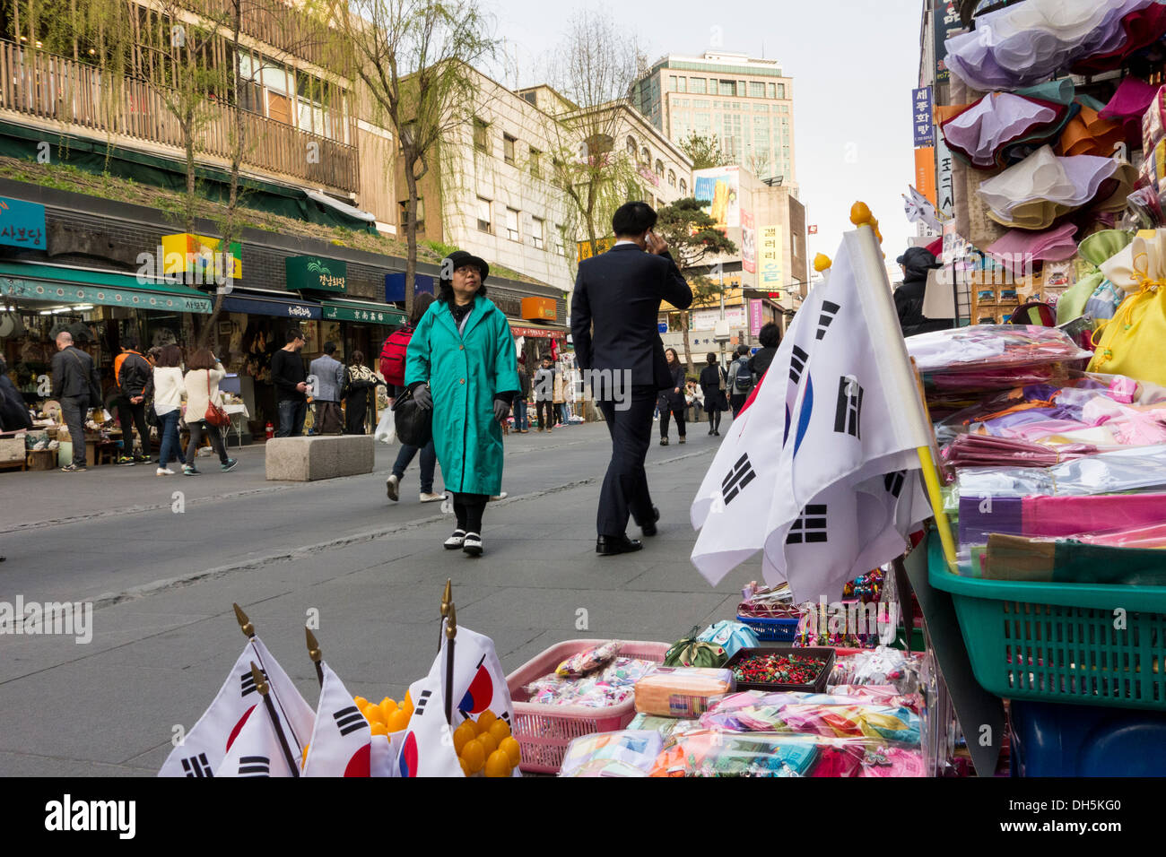 Insadong street scene, Seoul, Korea Stock Photo - Alamy