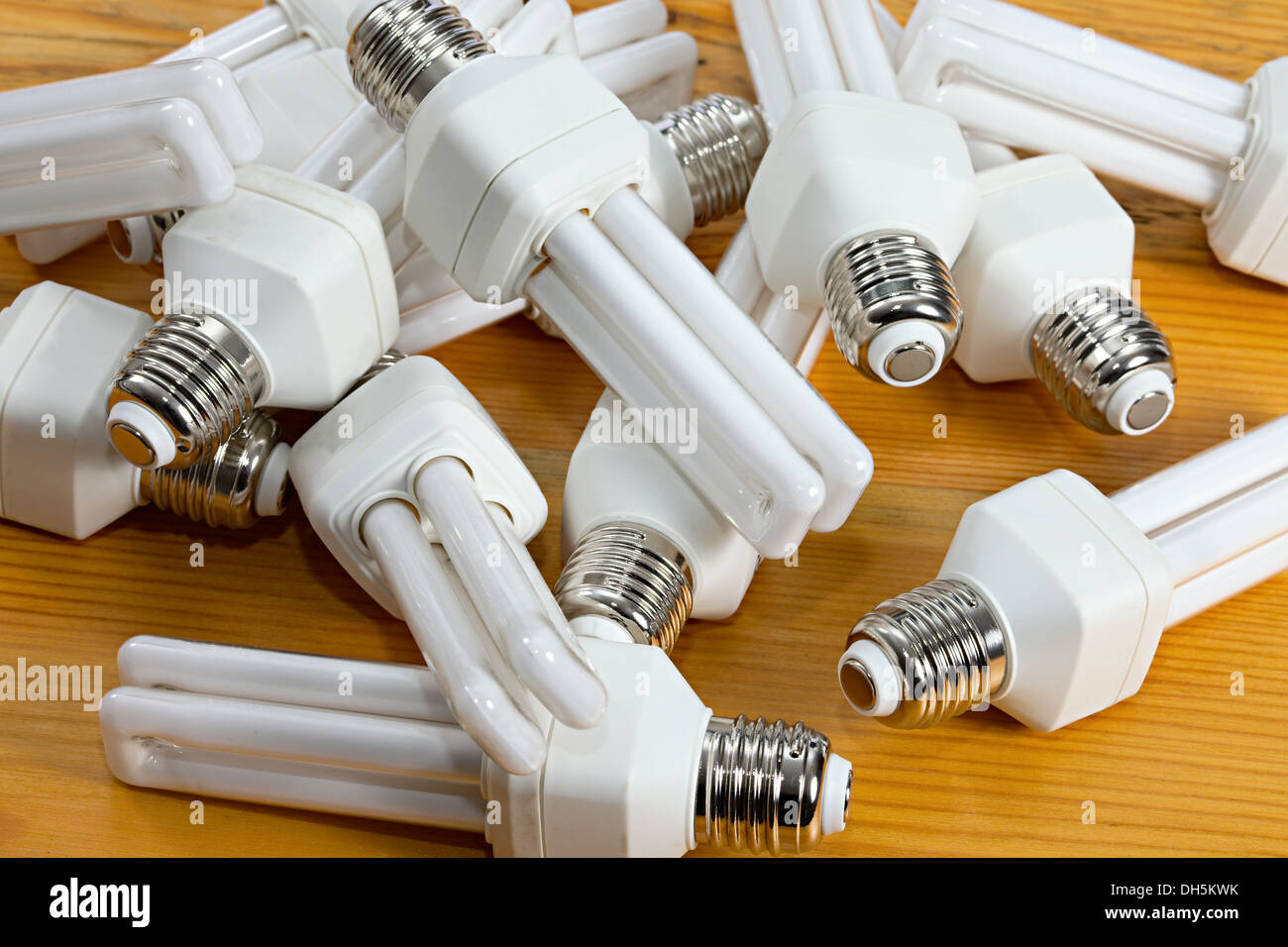 Pile of light bulbs hi-res stock photography and images - Alamy