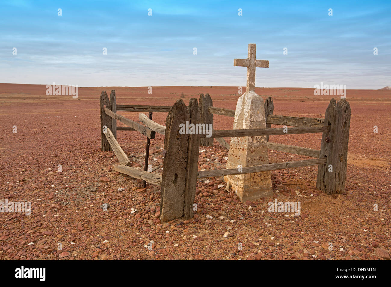 Solitary grave of pioneer on barren stone plains of arid Australian ...