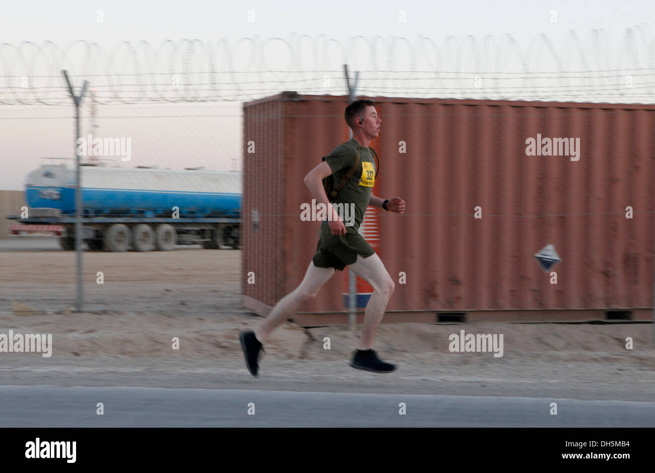 Runners compete in the 2013 Marine Corps Marathon Fowrard at Camp ...