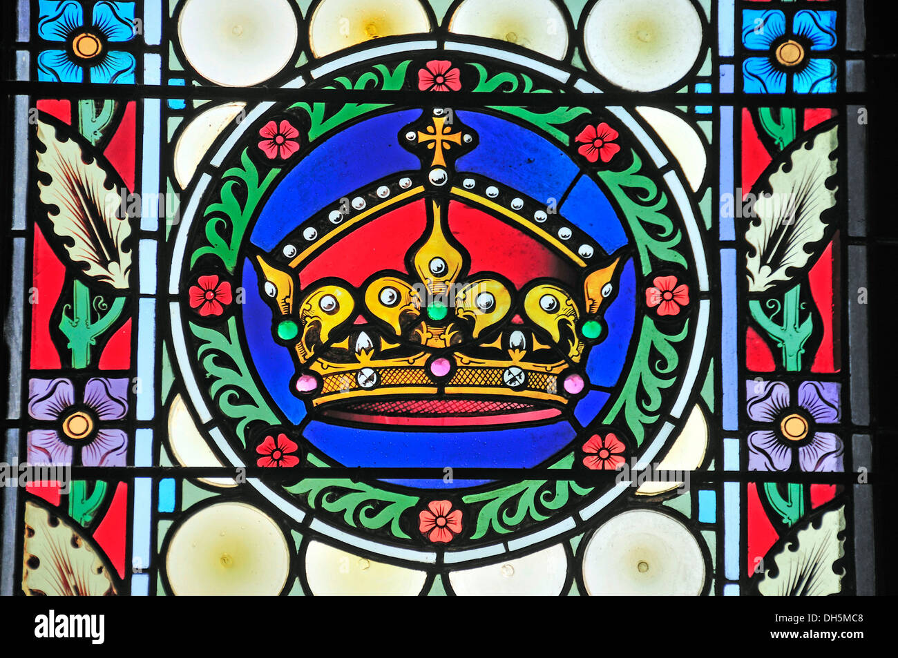 Square window panes hi-res stock photography and images - Alamy