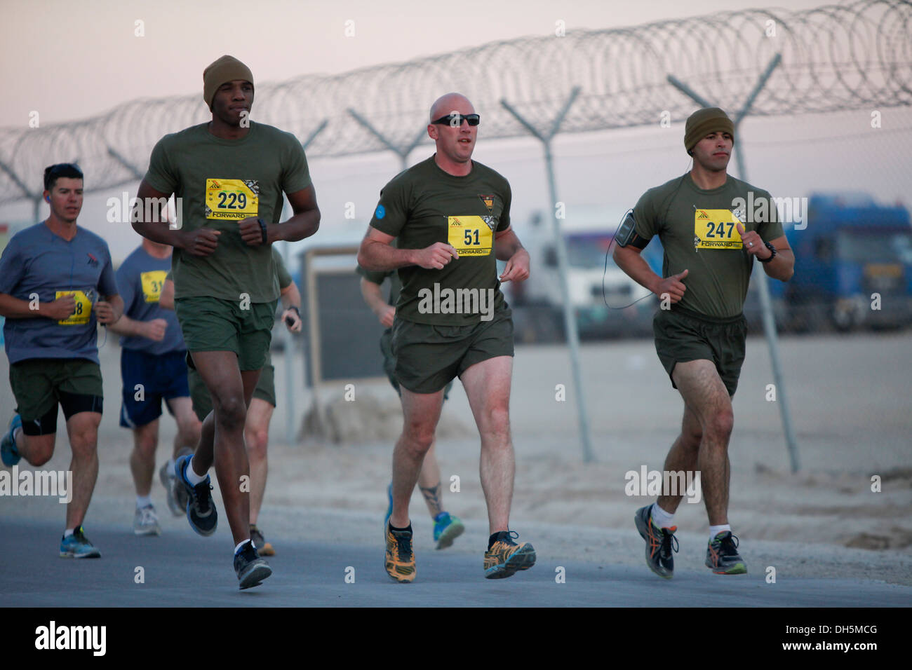 Marine corps running team hi-res stock photography and images - Alamy