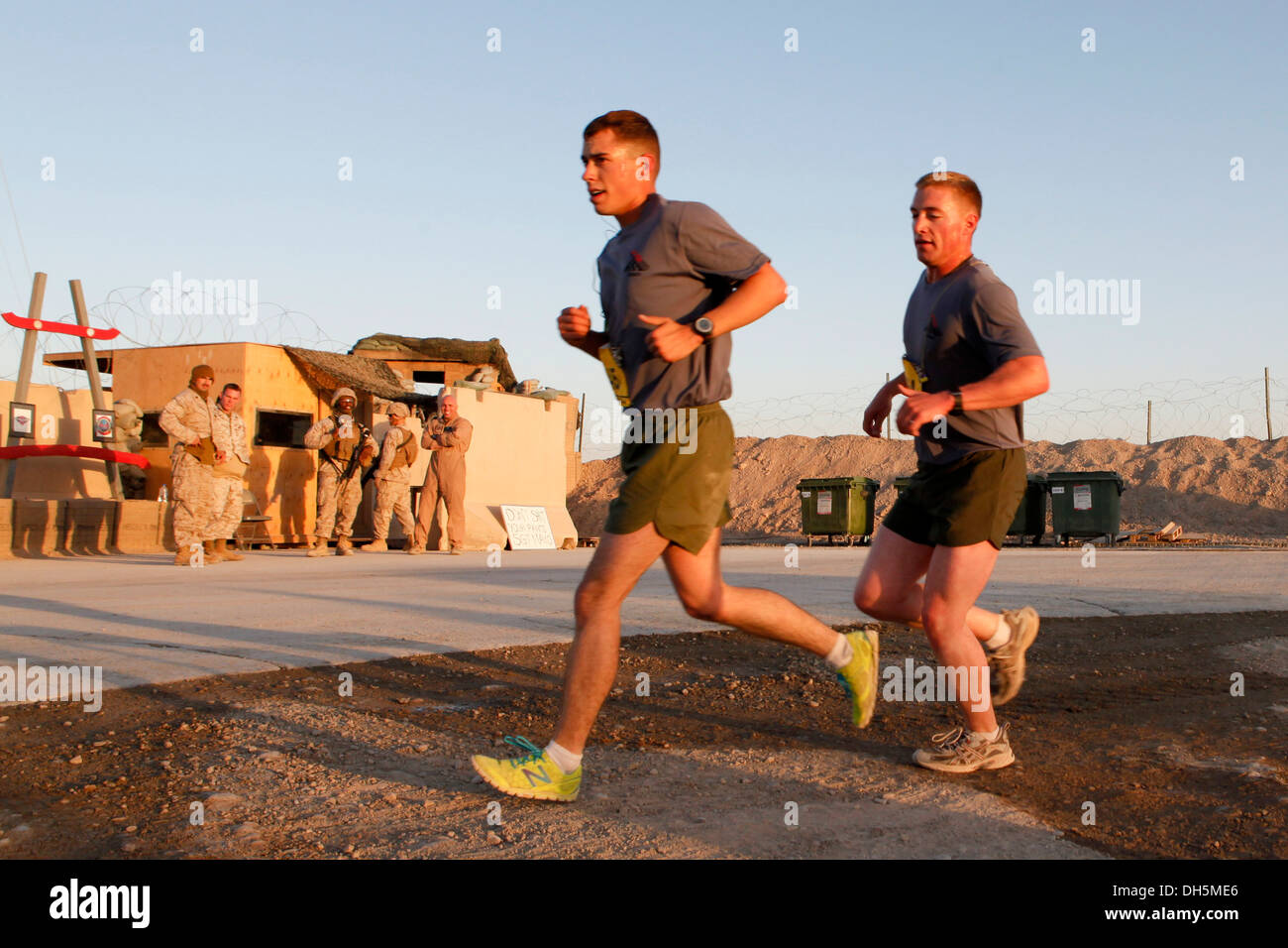Runners compete in the 2013 Marine Corps Marathon Fowrard at Camp ...