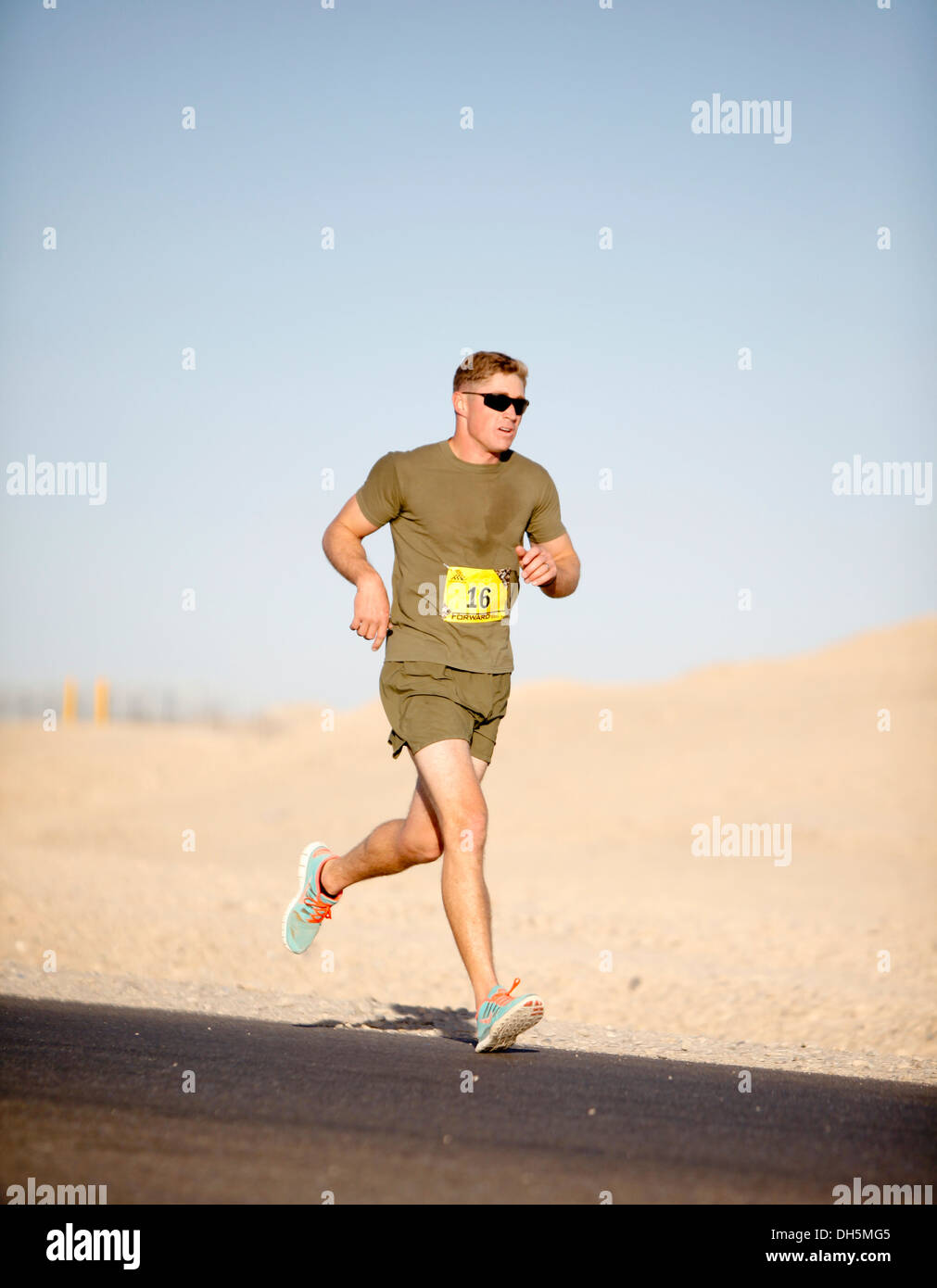 Marine corps running team hi-res stock photography and images - Alamy