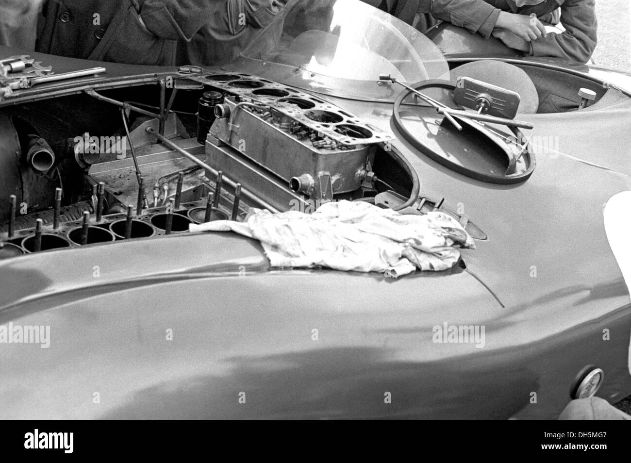 Classic aston martin pit hi-res stock photography and images - Alamy