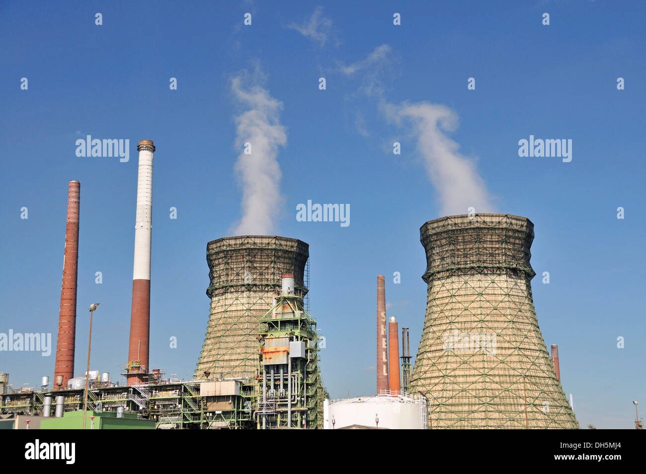 Shell oil refinery germany hi-res stock photography and images - Alamy