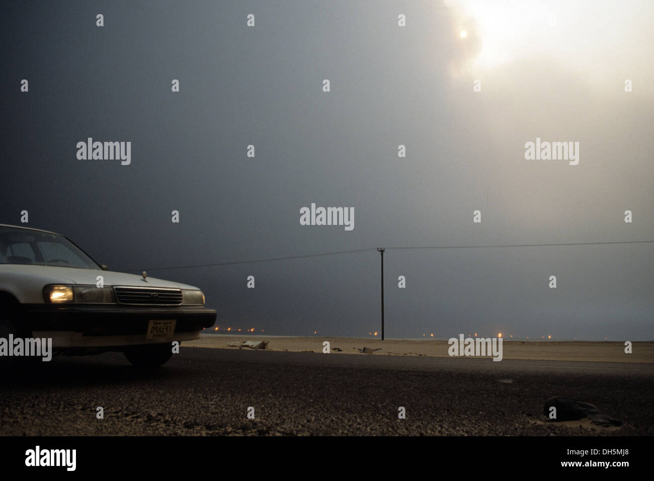 Kuwait oil well fires hi-res stock photography and images - Alamy