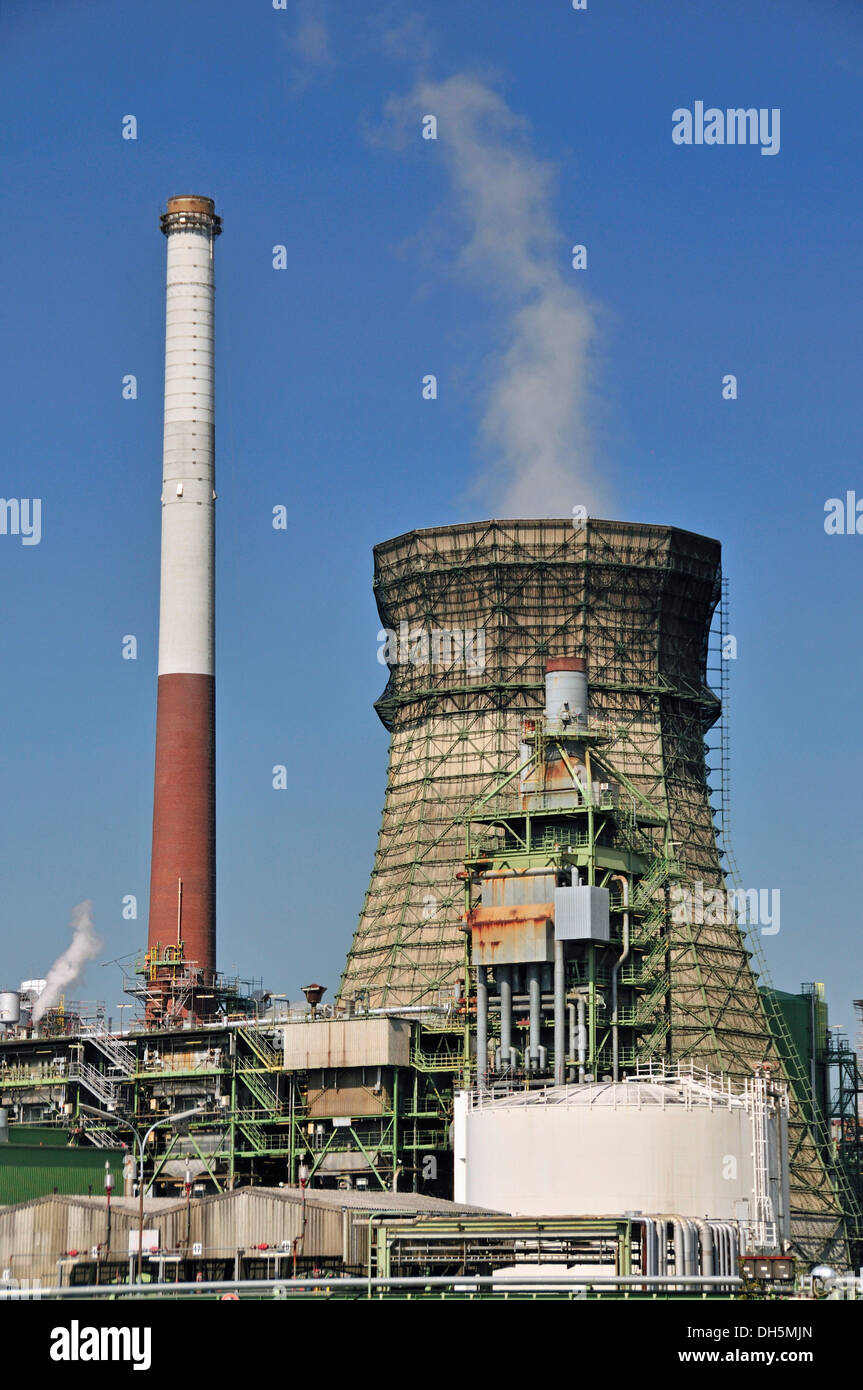 Shell oil refinery hi-res stock photography and images - Alamy