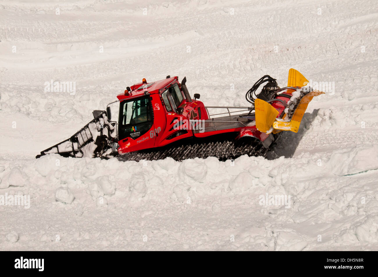 Piste basher hi-res stock photography and images - Alamy