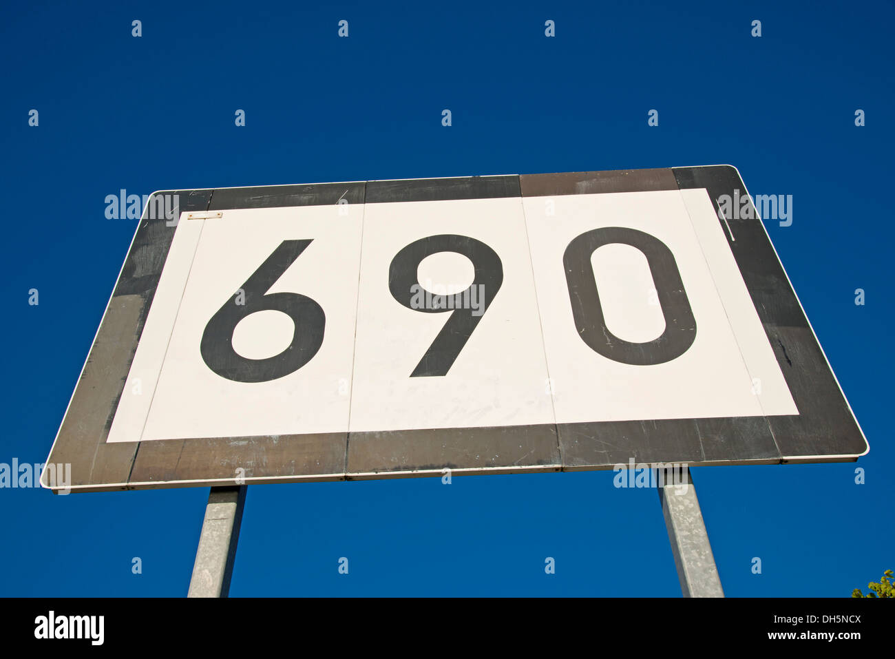 Kilometer sign hi-res stock photography and images - Alamy