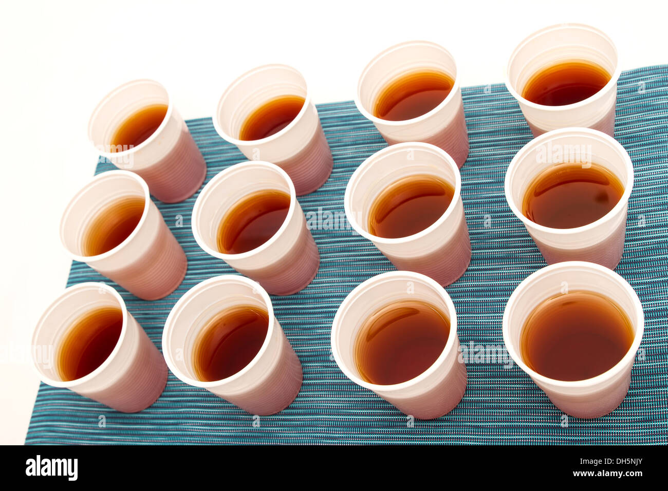 Disposable tea cups hi-res stock photography and images - Alamy