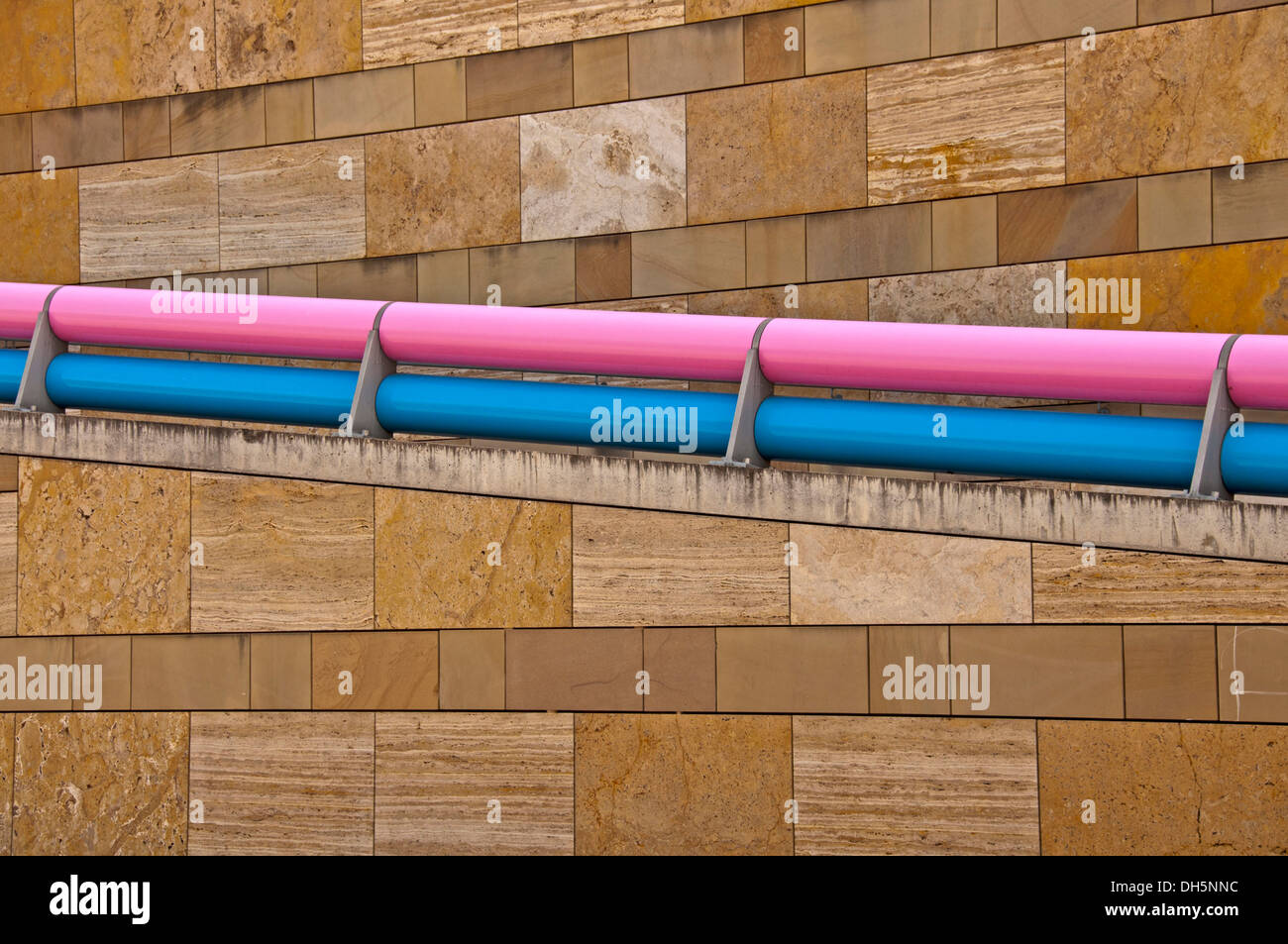 Neue Staatsgalerie, New State Gallery, by architect James Stirling ...