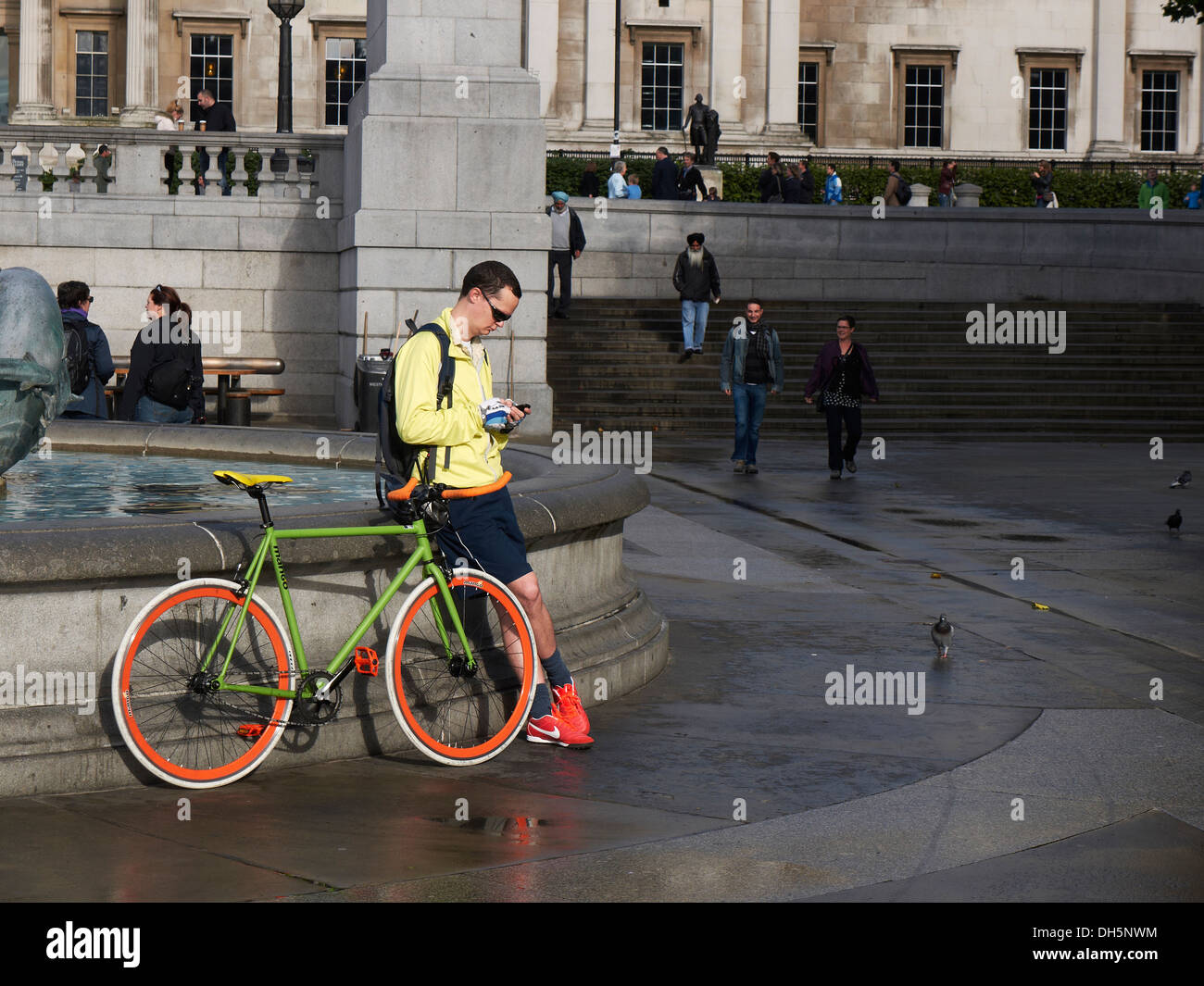 Bike square wheels hi-res stock photography and images - Alamy