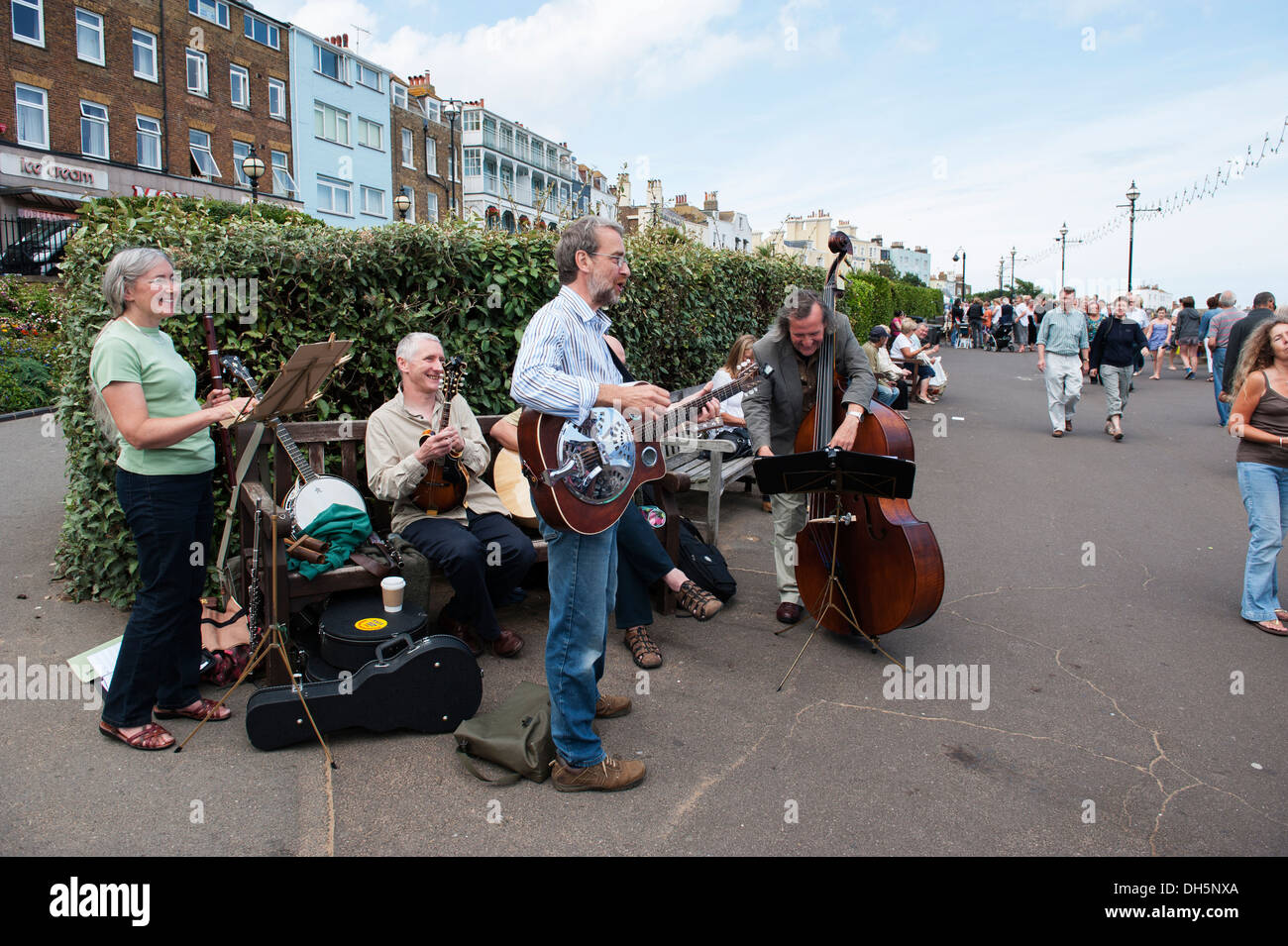 street performers at the Broadstairs folk Festival Stock Photo - Alamy