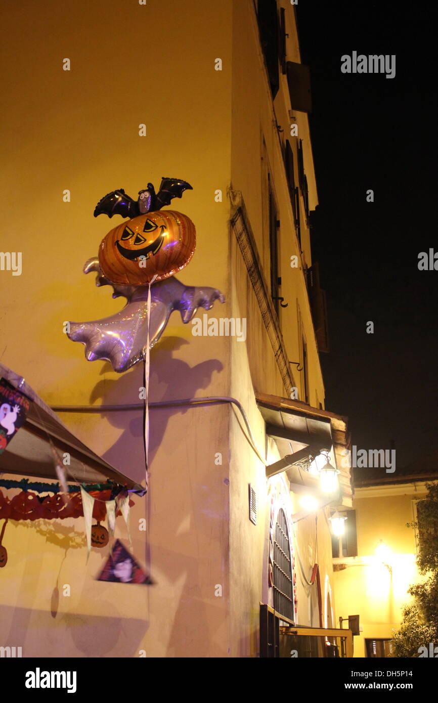 Rome, Italy. 31st Oct, 2013.Halloween night on the streets of ...