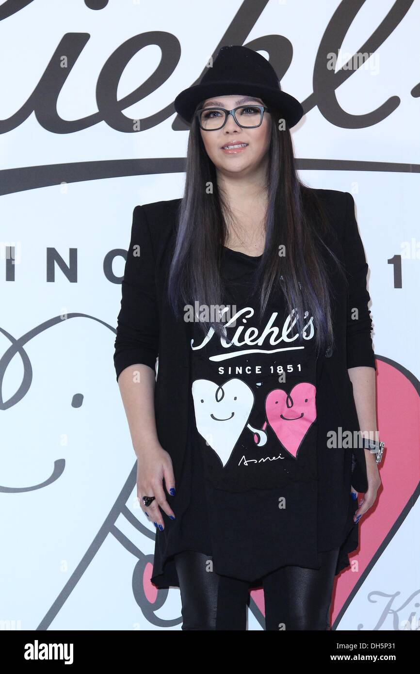 Taipei, China. 31st Oct, 2013. Singer A Mei attends public activity in ...