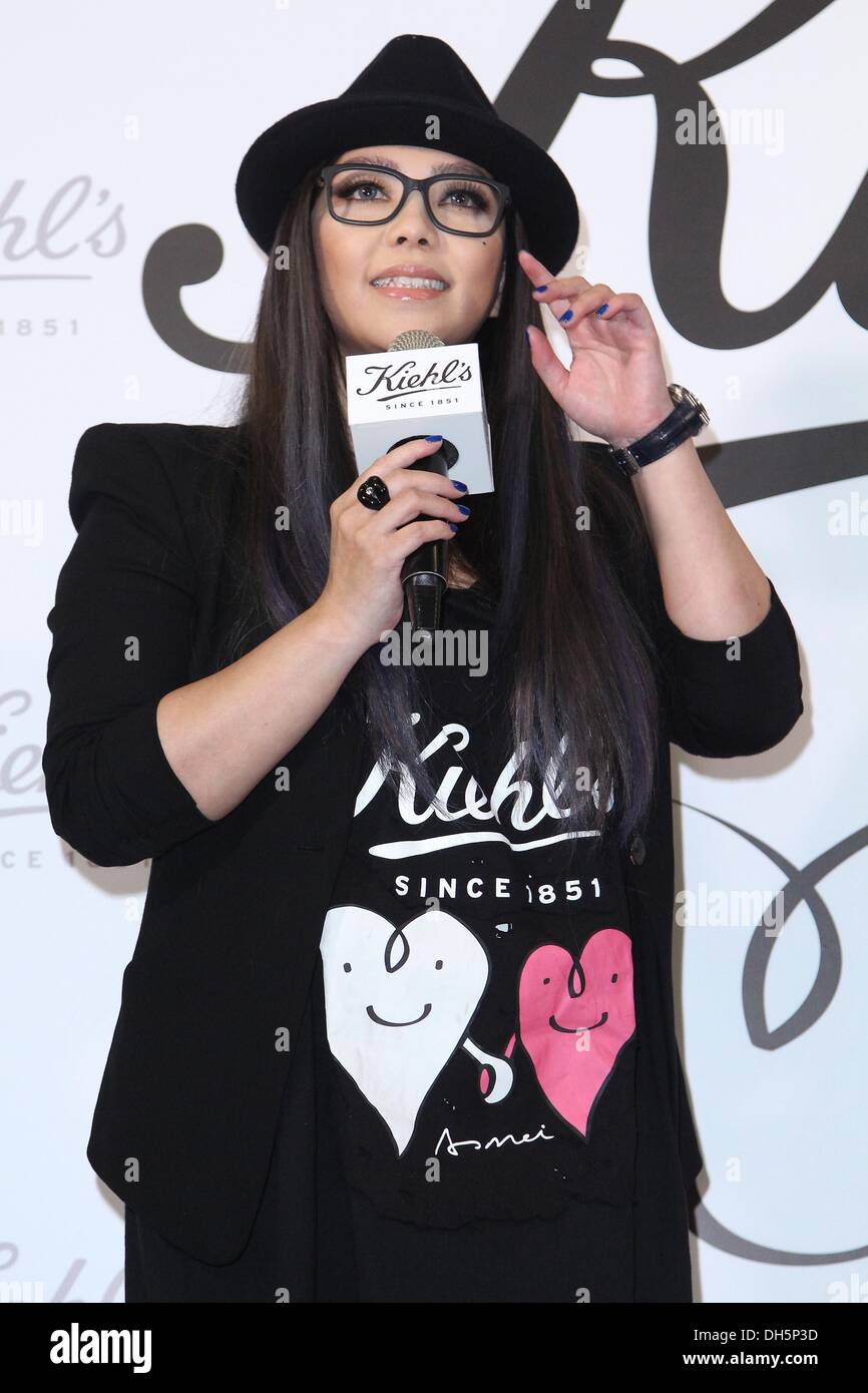 Taipei, China. 31st Oct, 2013. Singer A Mei attends public activity in ...