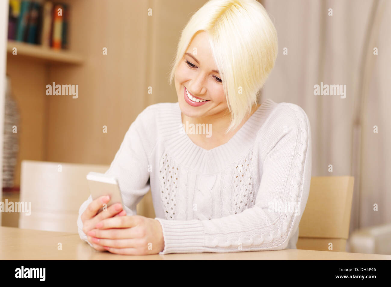 Beautiful woman texting on smartphone hi-res stock photography and ...