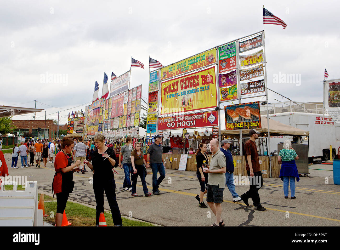 Vendors and people at the 2013 Kalamazoo Ribfest Stock Photo - Alamy